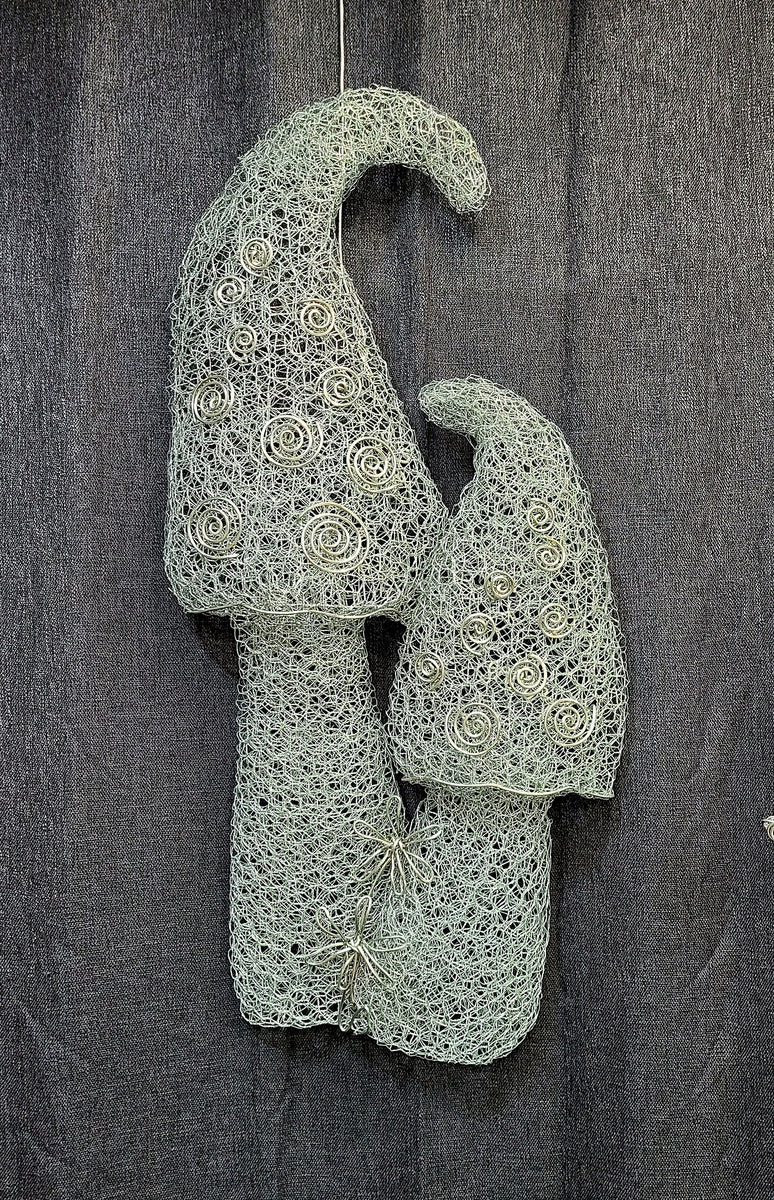 2D Chicken Wire Mushrooms – Wire Artist Laura Ouimet/We-met Wire Work